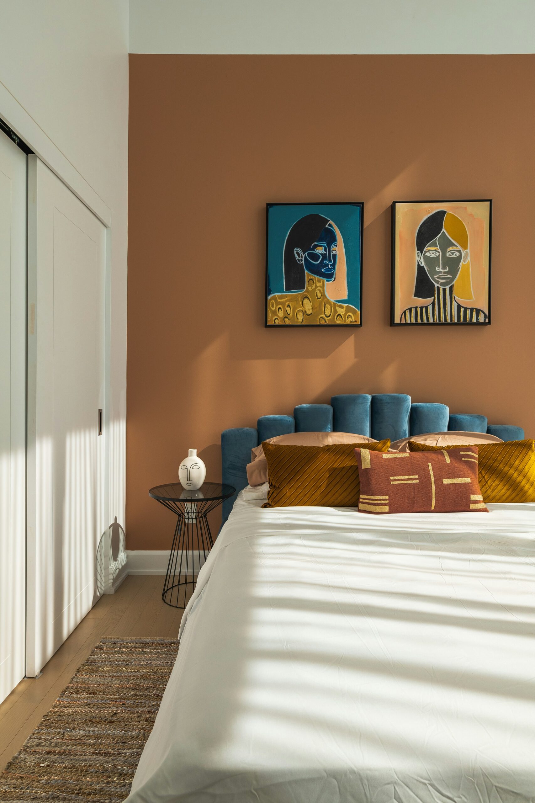 11 Inspiring Mid Century Modern Bedroom Ideas & How To Copy